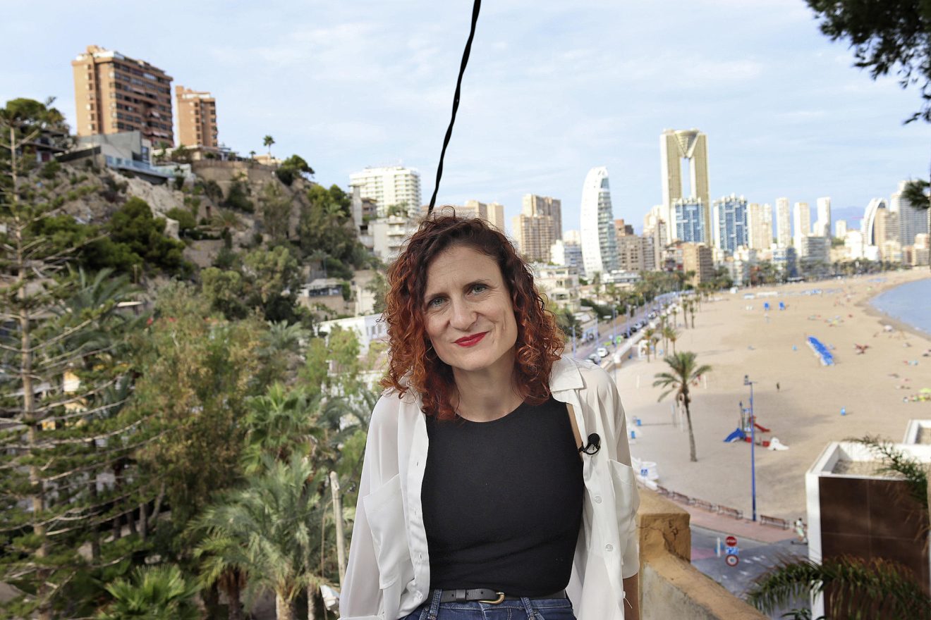 Elisa Ferrer presenta «El Holandés», la novela sobre el 'rey del pufo ...