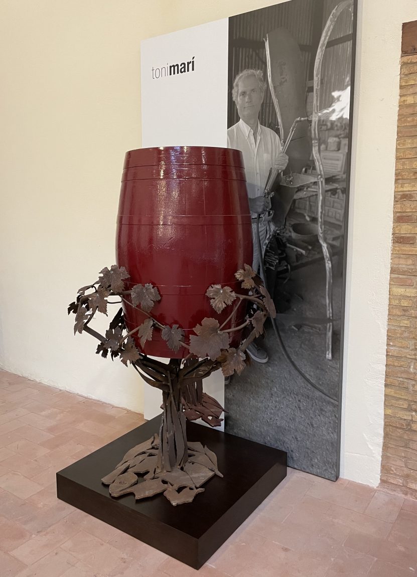 Vicente Gandía amplía su colección “Arte en barrica” con una obra del ...